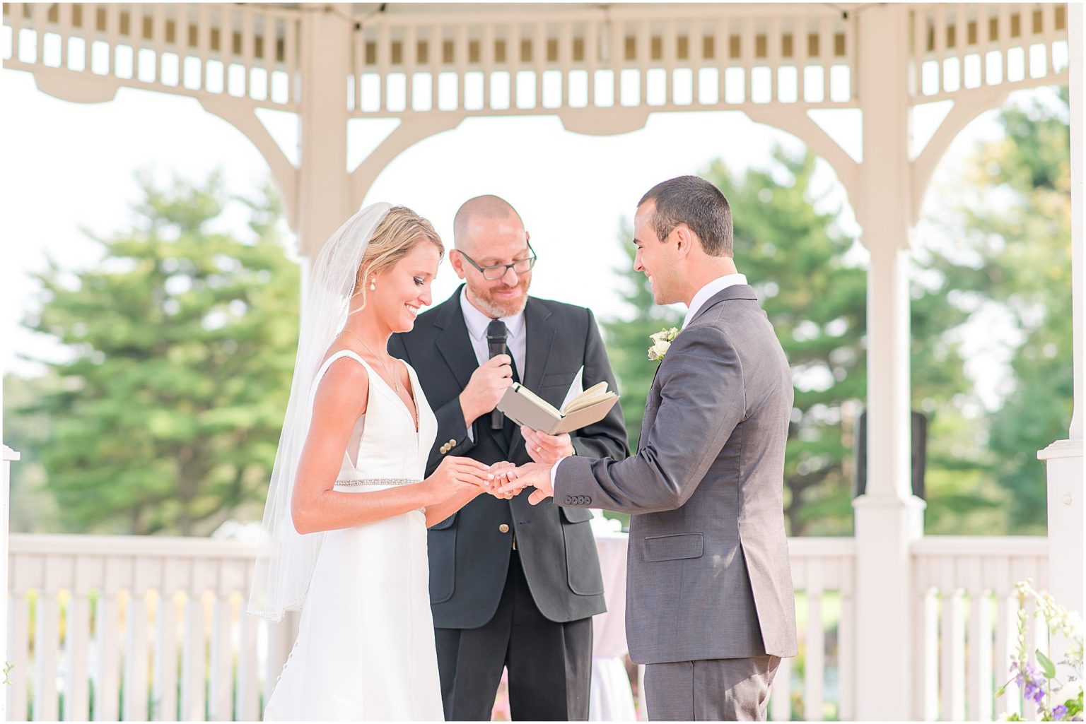 Swan Lake Resort Wedding | Allyson + Aaron | Courtney Carney Photo